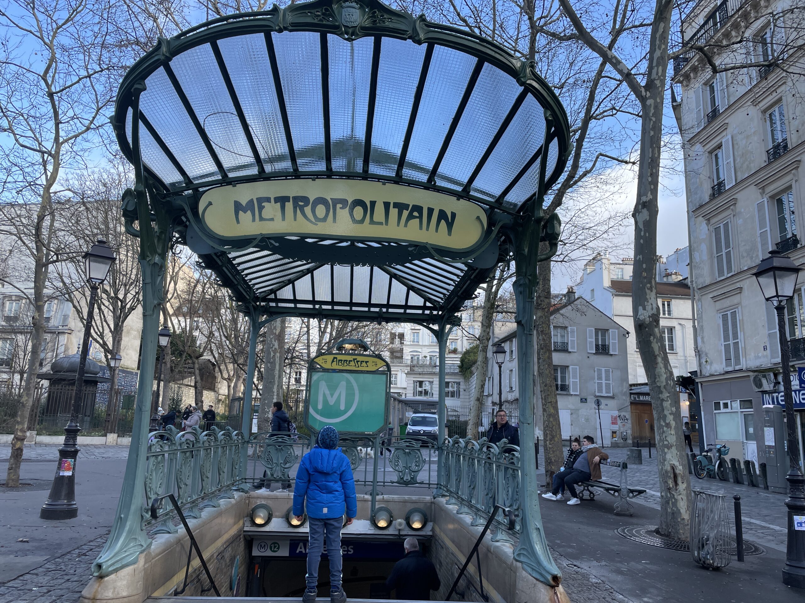 Paris: Montmartre Walking Tour with Sacré-Coeur