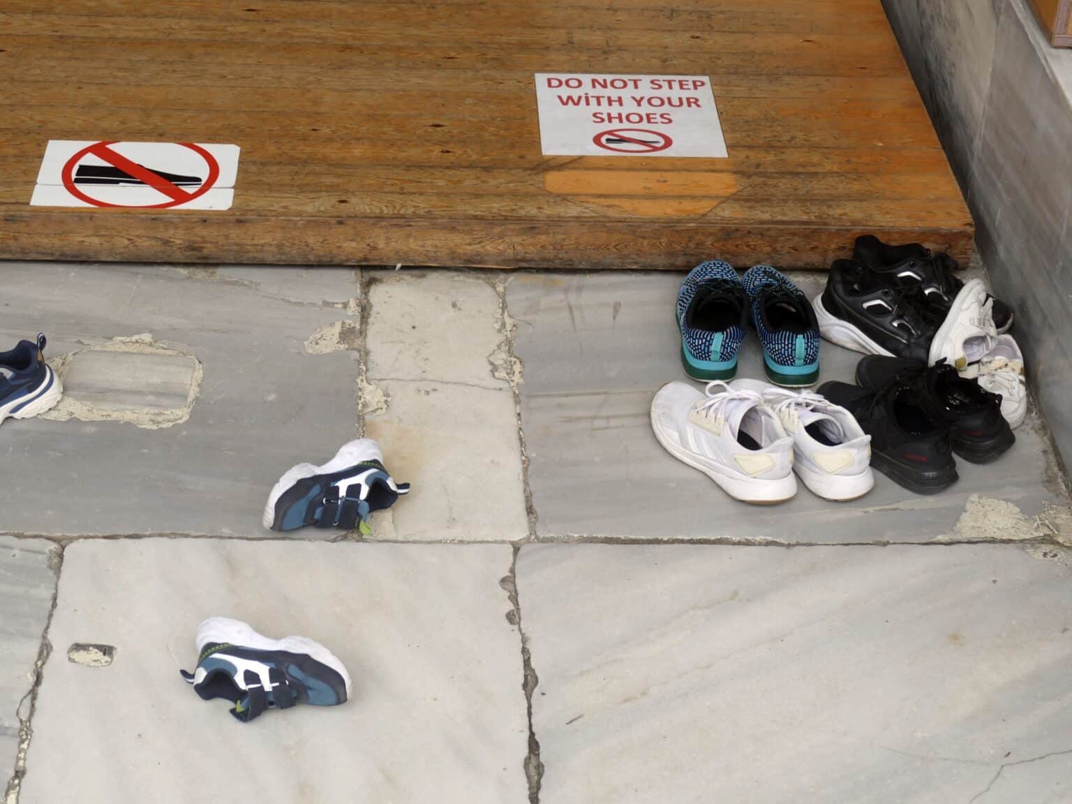 What to Wear When Visiting Mosques in Istanbul: A Practical Guide ...